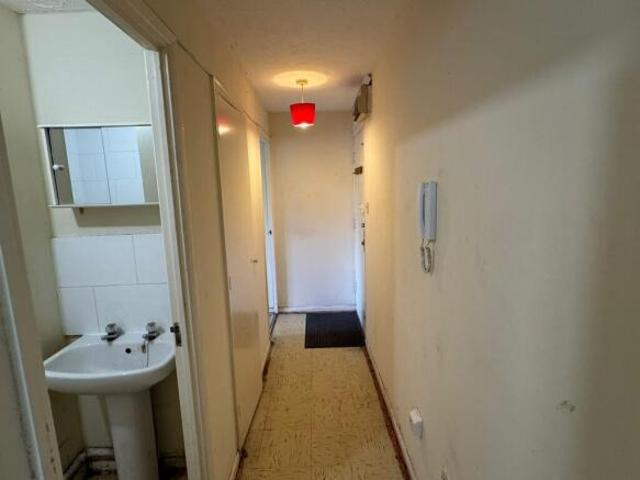 1 bedroom flat for sale in Tolpits Lane, Watford, WD18