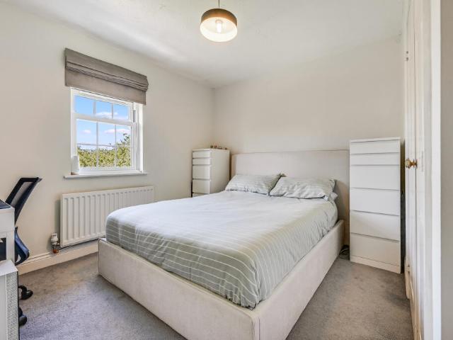 1 bedroom flat for sale in Townsend, Chancellor Park, Chelmsford, CM2