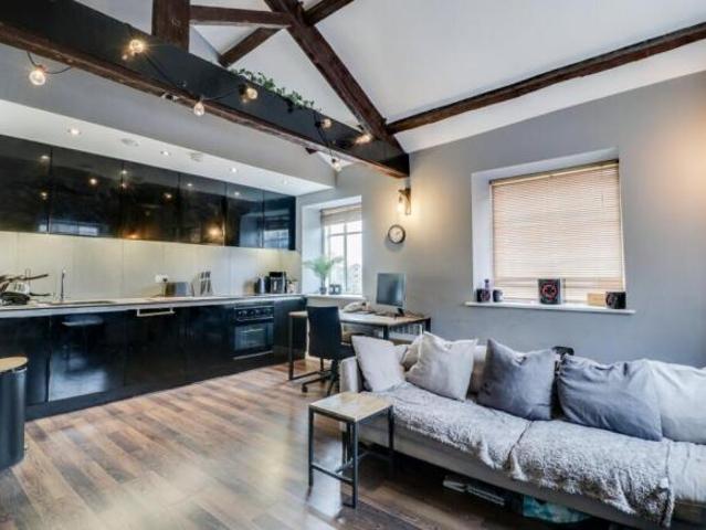 1 bedroom flat for sale in Troy Road, Horsforth, Leeds, West Yorkshire, LS18