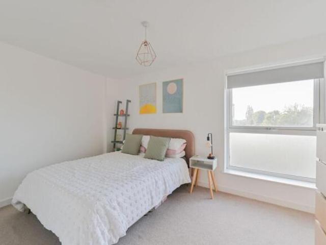 1 bedroom flat for sale in Trevelyan Road, Tooting, London, SW17