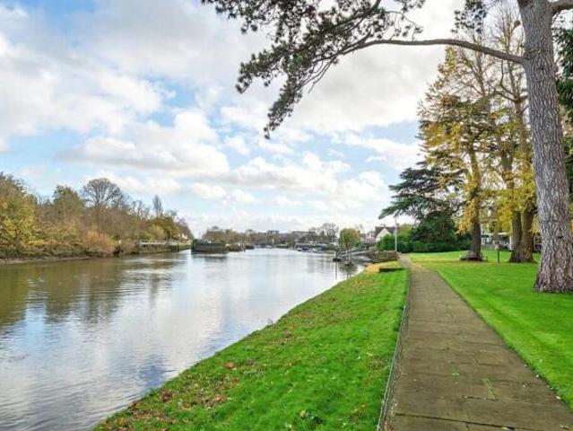 1 bedroom flat for sale in Twickenham Road, Teddington, TW11