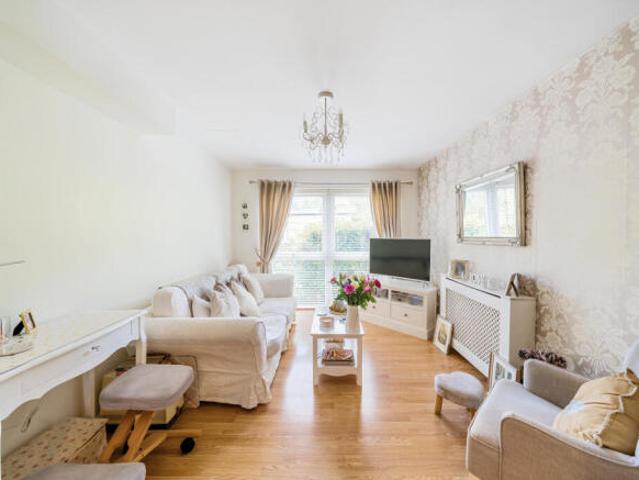 1 bedroom flat for sale in Turin House, Venice Avenue, Watford WD18 7BW, WD18