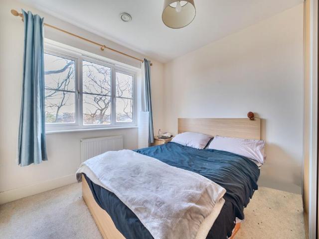 1 bedroom flat for sale in Uplands Road, Guildford, Surrey, GU1