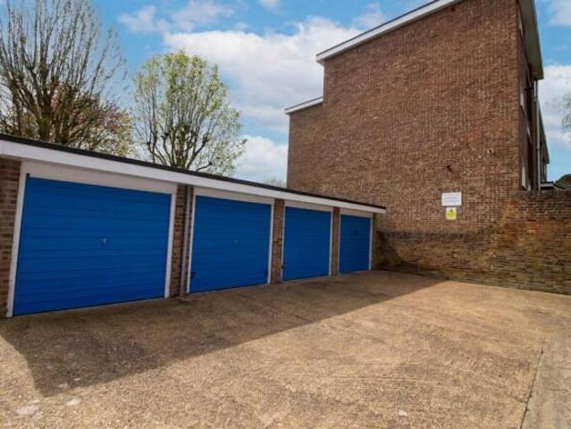 1 bedroom flat for sale in Upper Hitch, Carpenders Park, Watford, WD19