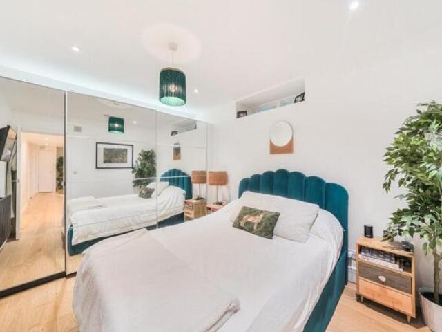 1 bedroom flat for sale in Upper Richmond Road, Putney, London, SW15