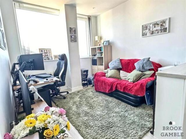 1 bedroom flat for sale in Upperton Road, Eastbourne, BN21
