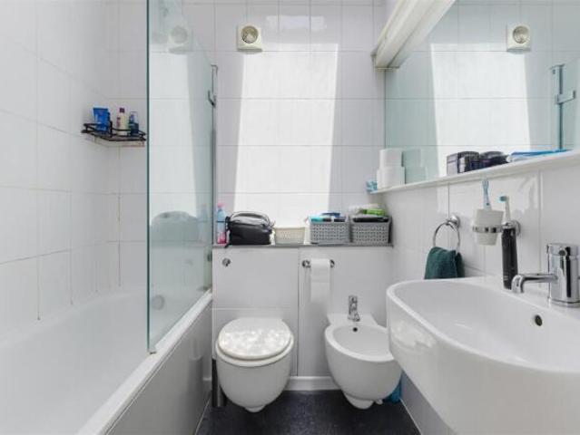 1 bedroom flat for sale in Valley Gardens, SW19 Colliers Wood, SW19