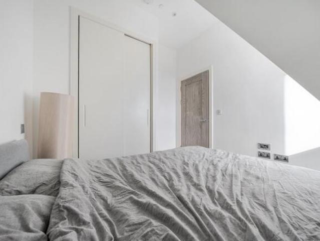 1 bedroom flat for sale in Verona Apartments, SL1, Slough, SL1