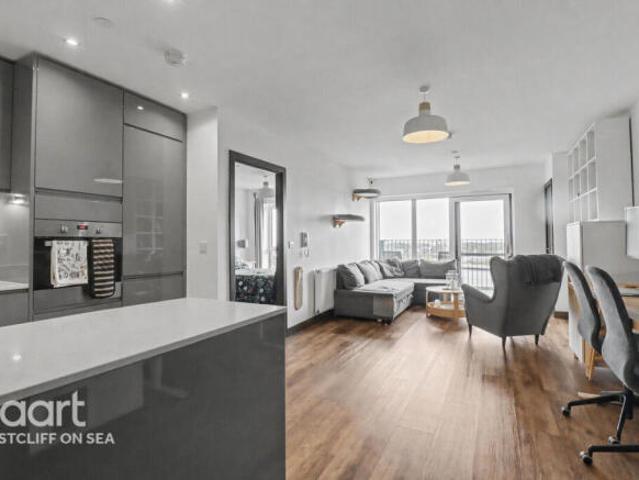 1 bedroom flat for sale in Victoria Avenue, Southend On Sea, SS2