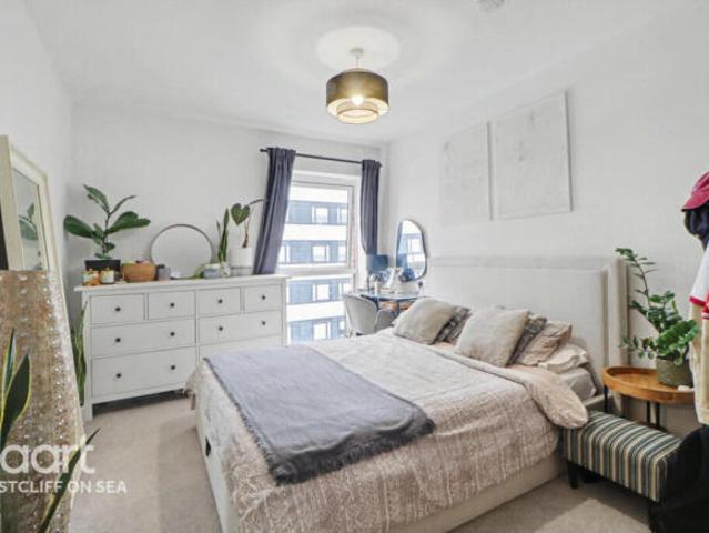 1 bedroom flat for sale in Victoria Avenue, Southend on Sea, SS2