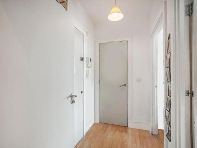 1 bedroom flat for sale in Victoria Avenue, Skyline Plaza, SS2