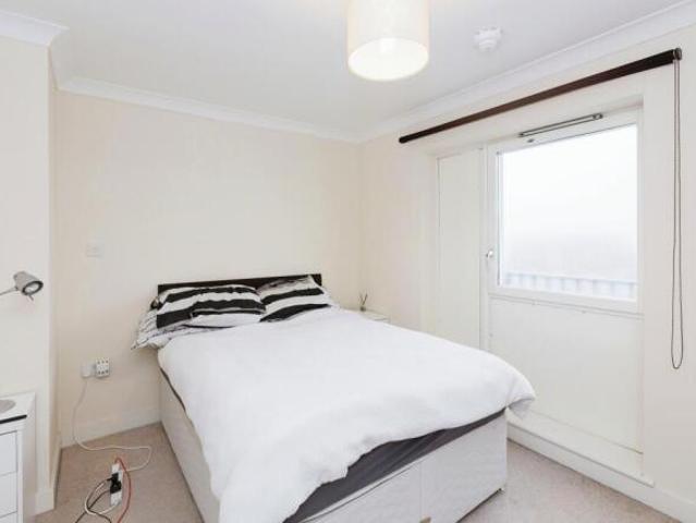1 bedroom flat for sale in Wakering Road, Barking, IG11