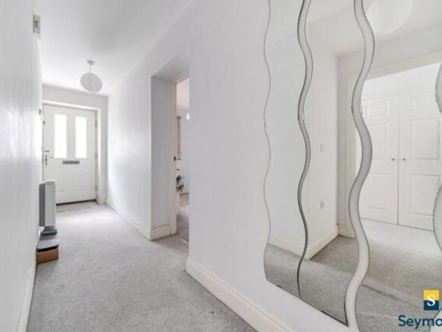 1 bedroom flat for sale in Walnut Tree Close, Guildford, Surrey, GU1