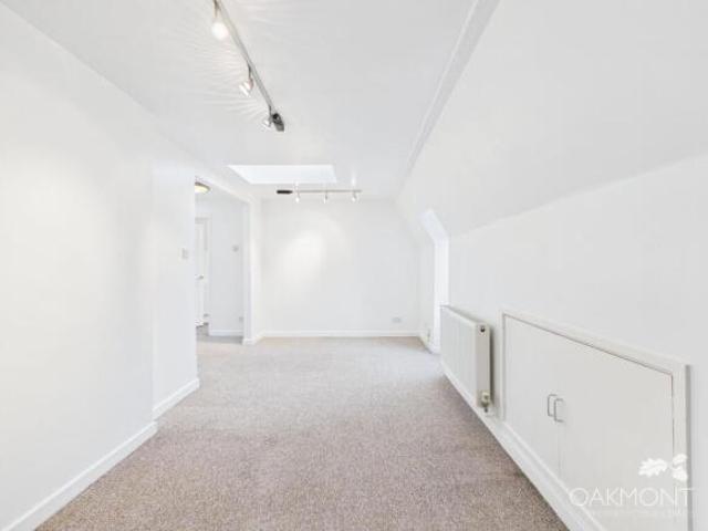 1 bedroom flat for sale in Warley Hill, Warley, Brentwood, CM14