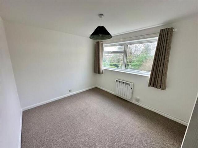 1 bedroom flat for sale in Warren Road, Guildford, Surrey, GU1