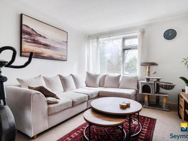 1 bedroom flat for sale in Warren Road, Guildford, Surrey, GU1