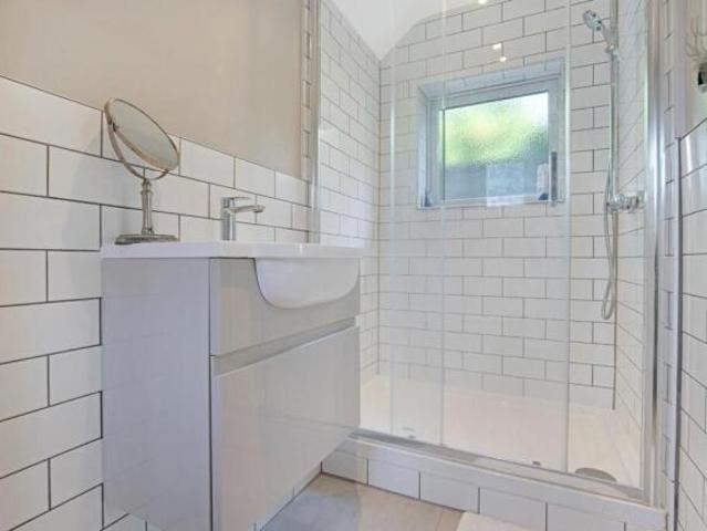 1 bedroom flat for sale in Warren Road, London, E4