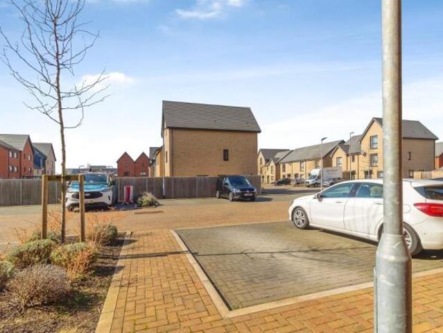 1 bedroom flat for sale in Warren Way, Glebe Farm, Milton Keynes, MK17