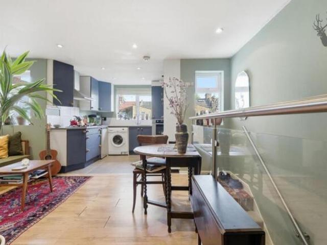 1 bedroom flat for sale in Waverley Road, London, E17