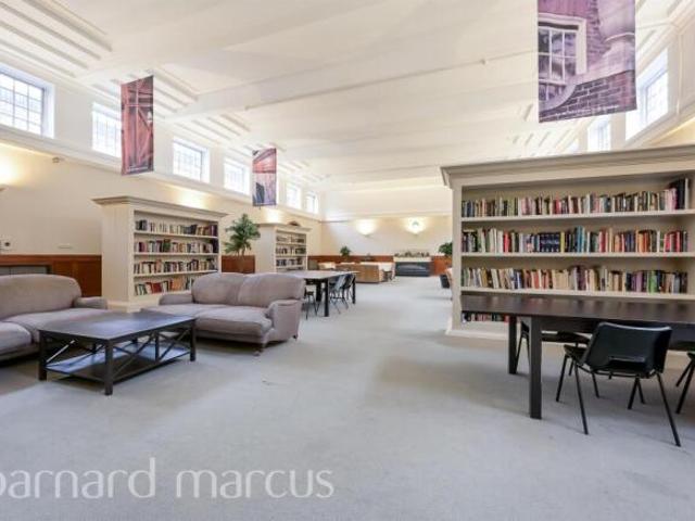 1 bedroom flat for sale in West Hill, London, SW15