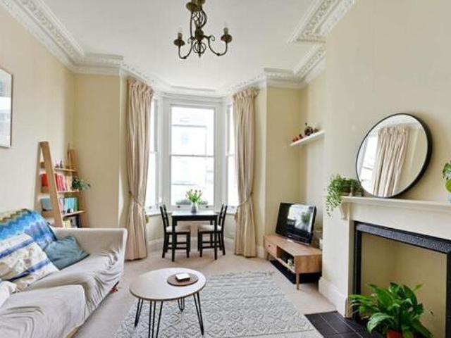 1 Bedroom Flat For Sale In West Hill, London
