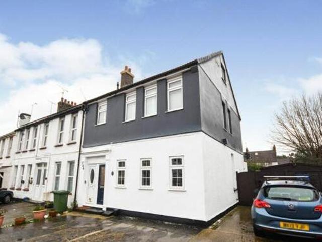 1 Bedroom Flat For Sale In Westcliff on sea