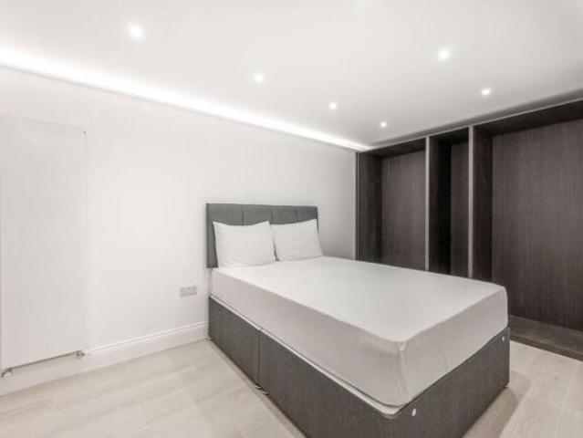1 bedroom flat for sale in Westbourne Terrace, Lancaster Gate, London, W2