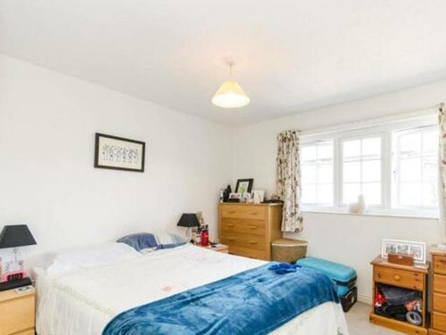 1 Bedroom Flat For Sale In Wimbledon Common, London