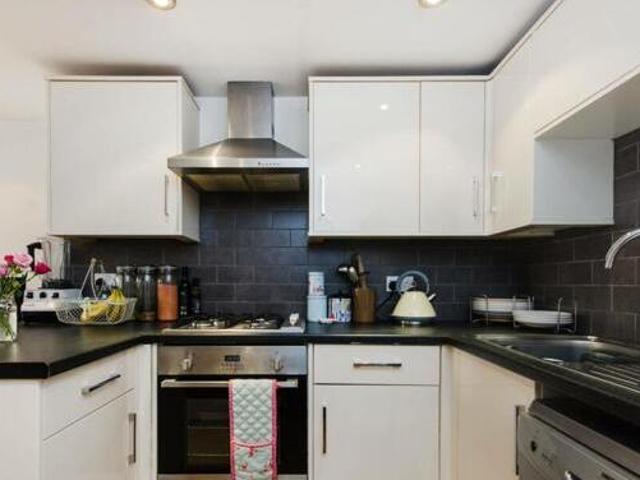 1 Bedroom Flat For Sale In Wimbledon, London