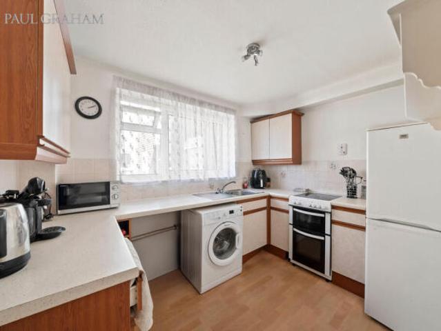 1 bedroom flat for sale in Woodcote Road, Wallington, SM6