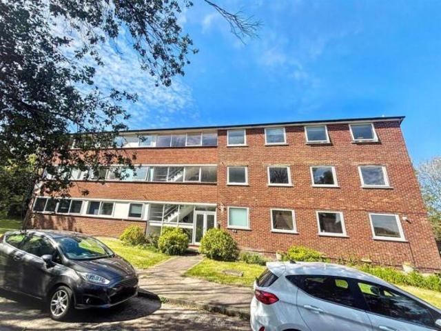 1 bedroom flat for sale in Woodcroft Drive, Eastbourne, BN21