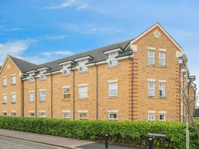 1 Bedroom Flat For Sale In Woking, Surrey