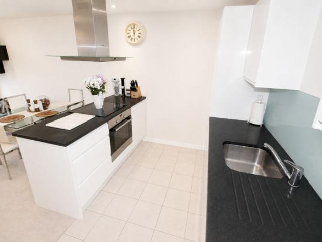 1 bedroom flat for sale in Worplesdon Road, Guildford, GU2