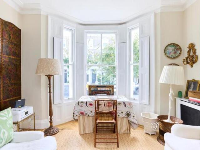 1 bedroom flat for sale in Abingdon Road, London W8