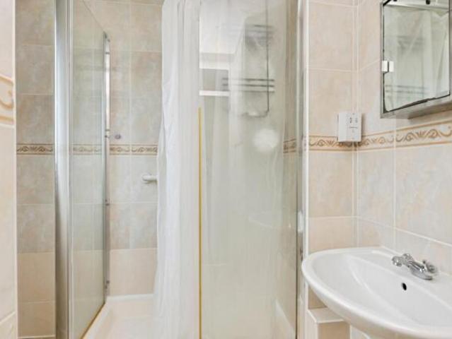 2 bedroom flat for sale in Albert Road, CHELTENHAM, Gloucestershire, GL52