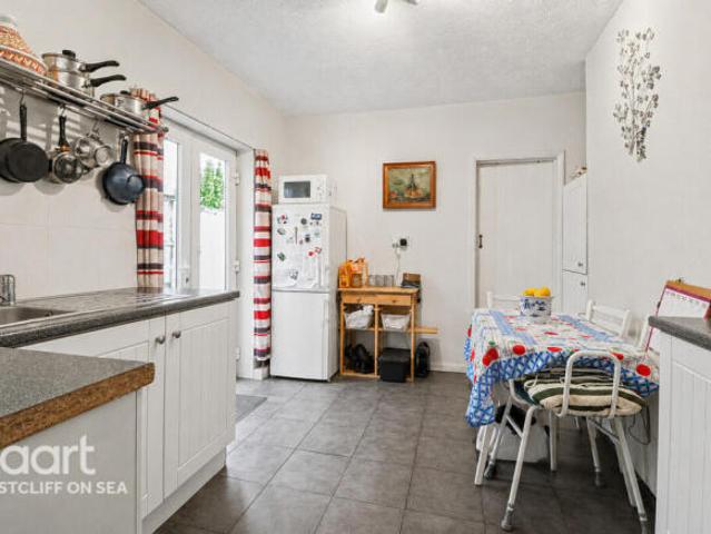 1 bedroom flat for sale in Albert Road, Southend on sea, SS1