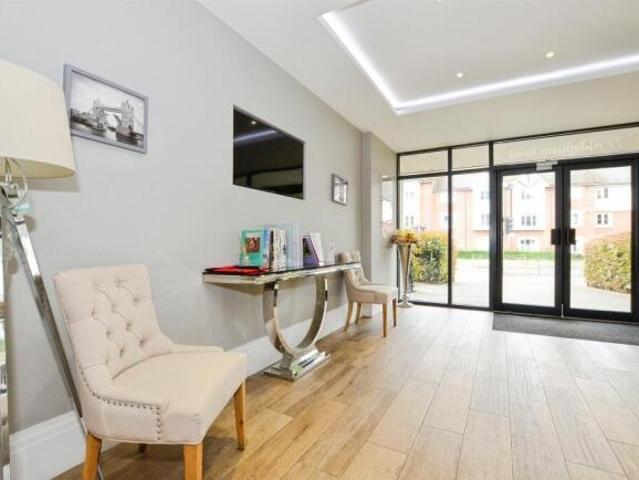 1 bedroom flat for sale in Aldenham Road, Bushey, WD23