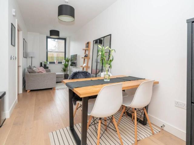 1 bedroom flat for sale in Aldenham Road, Bushey, WD23