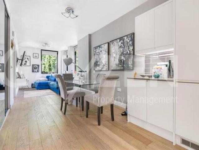1 bedroom flat for sale in Aldenham Road, Bushey, WD23