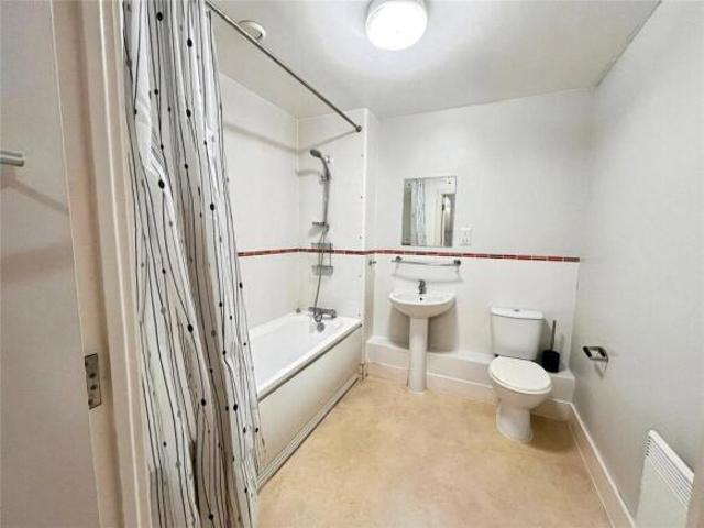 1 bedroom flat for sale in Alencon Link, Basingstoke, Hampshire, RG21