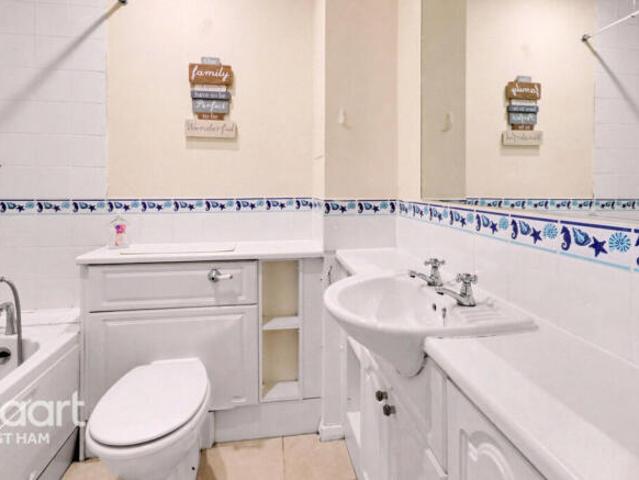 1 bedroom flat for sale in Angelica Drive, London, E6