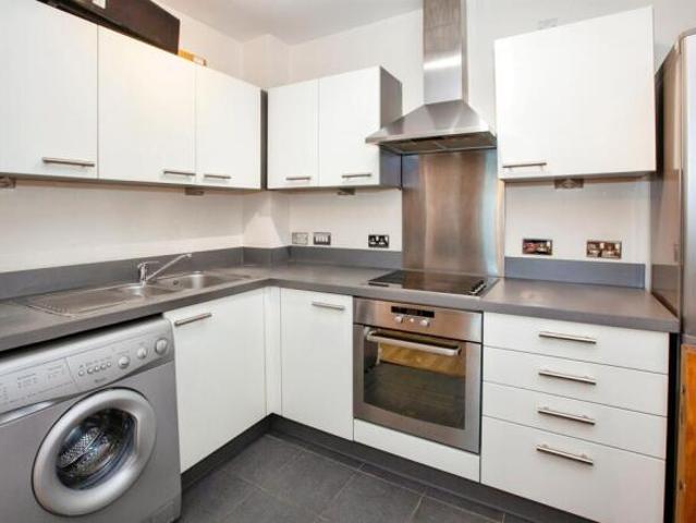 1 bedroom flat for sale in Aspects Court, Slough, SL1