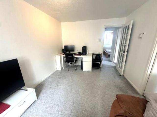 1 bedroom flat for sale in Astra Court, King Georges Avenue, Watford, WD18