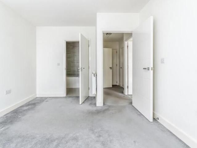 1 bedroom flat for sale in Apple Yard, London, SE20
