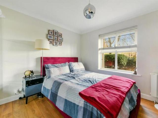1 bedroom flat for sale in Appleton Square, Mitcham, CR4