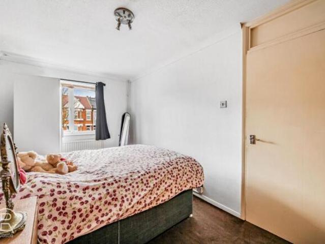 1 bedroom flat for sale in April Close, London, W7