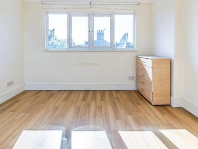1 bedroom flat for sale in Ardfern Avenue, London, SW16