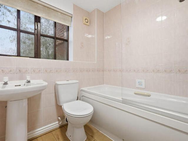 1 bedroom flat for sale in Argyll Court, Sawyers Hall Lane, Brentwood, CM15