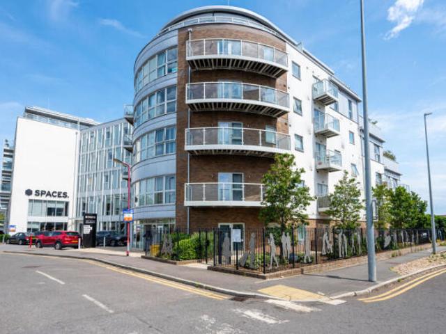 1 bedroom flat for sale in Austen House, Guildford, GU1