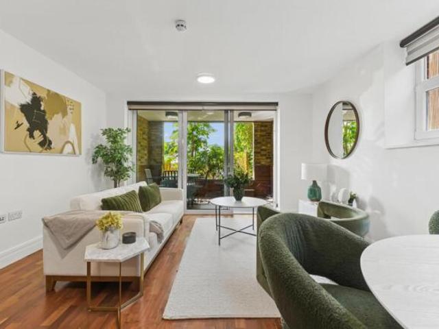 1 bedroom flat for sale in Baptist Court, North Road, TW8